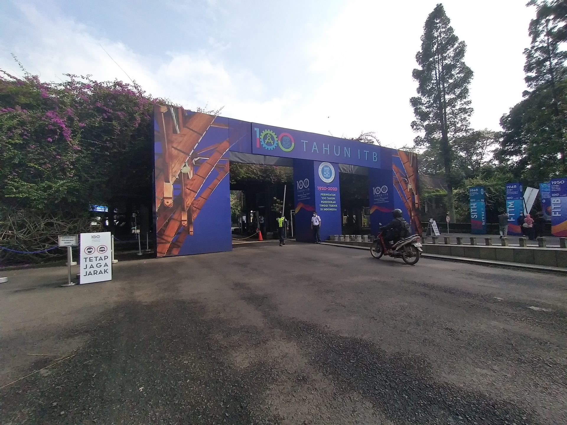 Tantangan Akademisi ITB Beradaptasi dengan E-Learning sebagai Sistem ...
