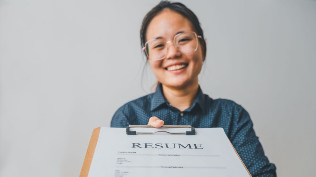10 Contoh Deskripsi Diri dalam CV yang Bisa Gaet Perhatian Recruiter